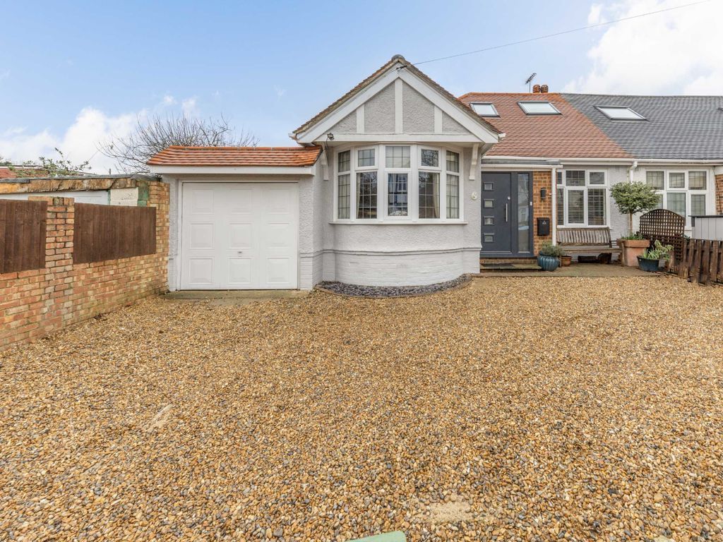 4 Bed Bungalow For Sale In Glasbrook Avenue Twickenham Tw2 £789 950