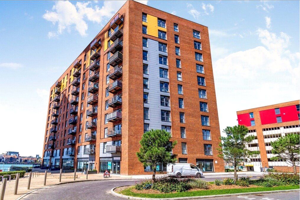 2 bed flat for sale in Capstan Road, Southampton SO19, £259,950 - Zoopla