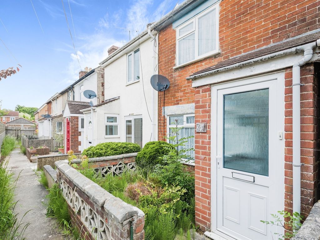 2 bed terraced house for sale in The Garden, Swindon SN2, £180,000 - Zoopla