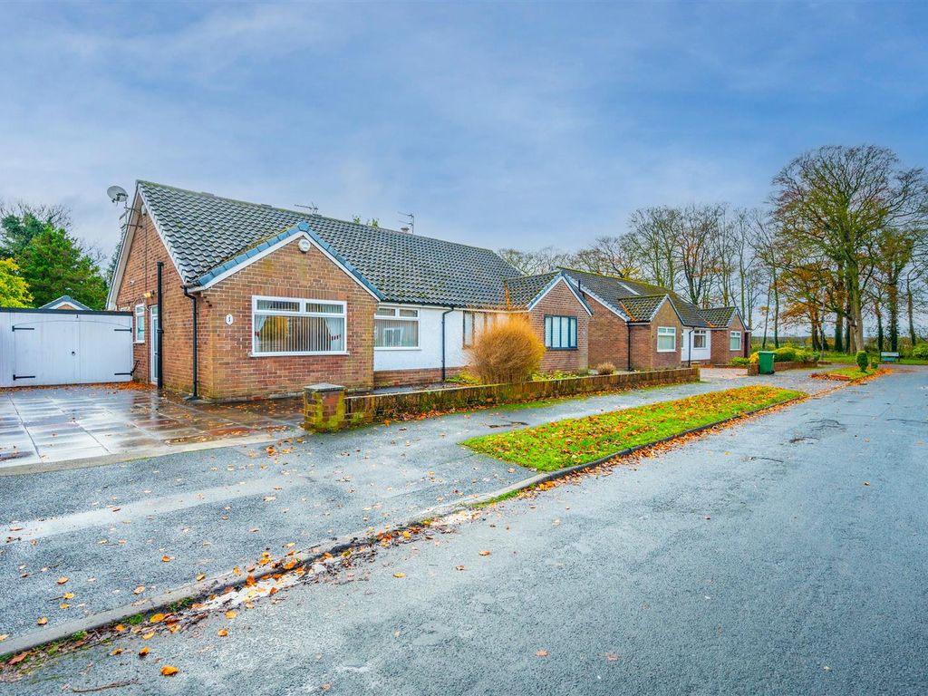 3 Bed Semi Detached Bungalow For Sale In Longwood Close Rainford St