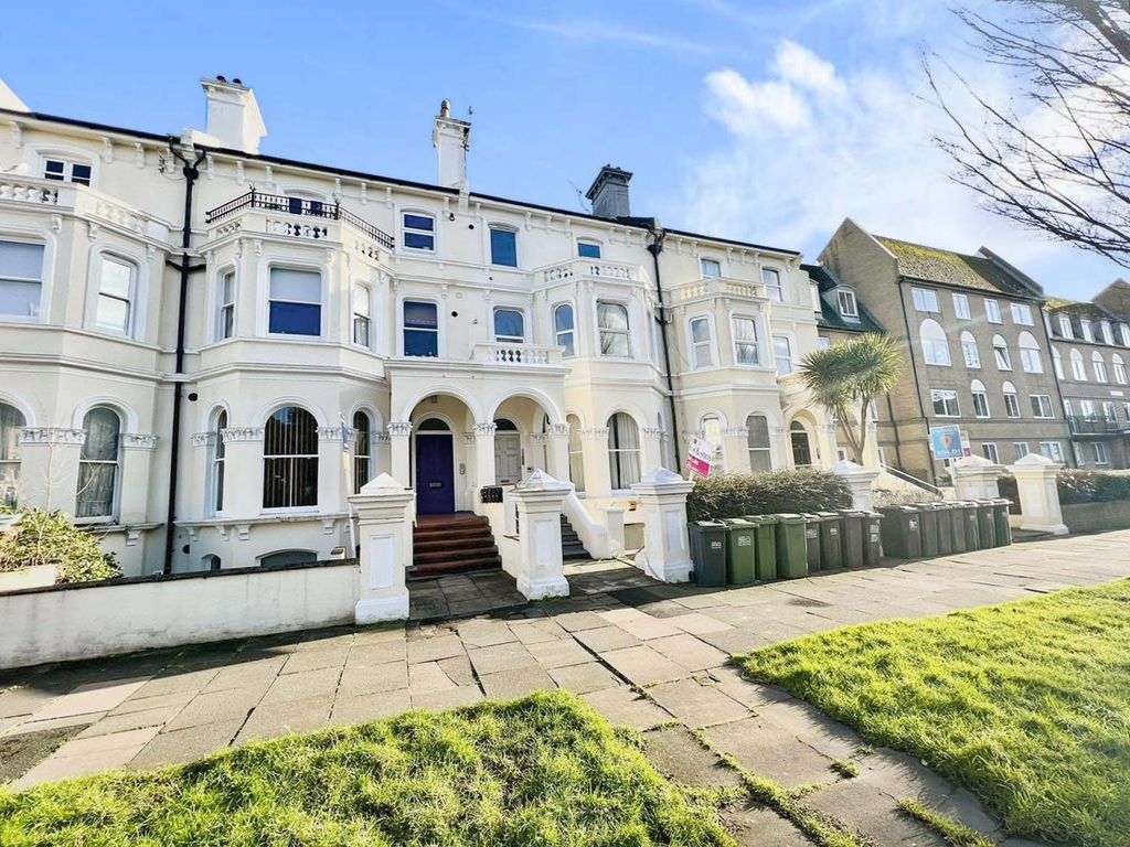 2 bed flat for sale in The Avenue, Eastbourne BN21 - Zoopla