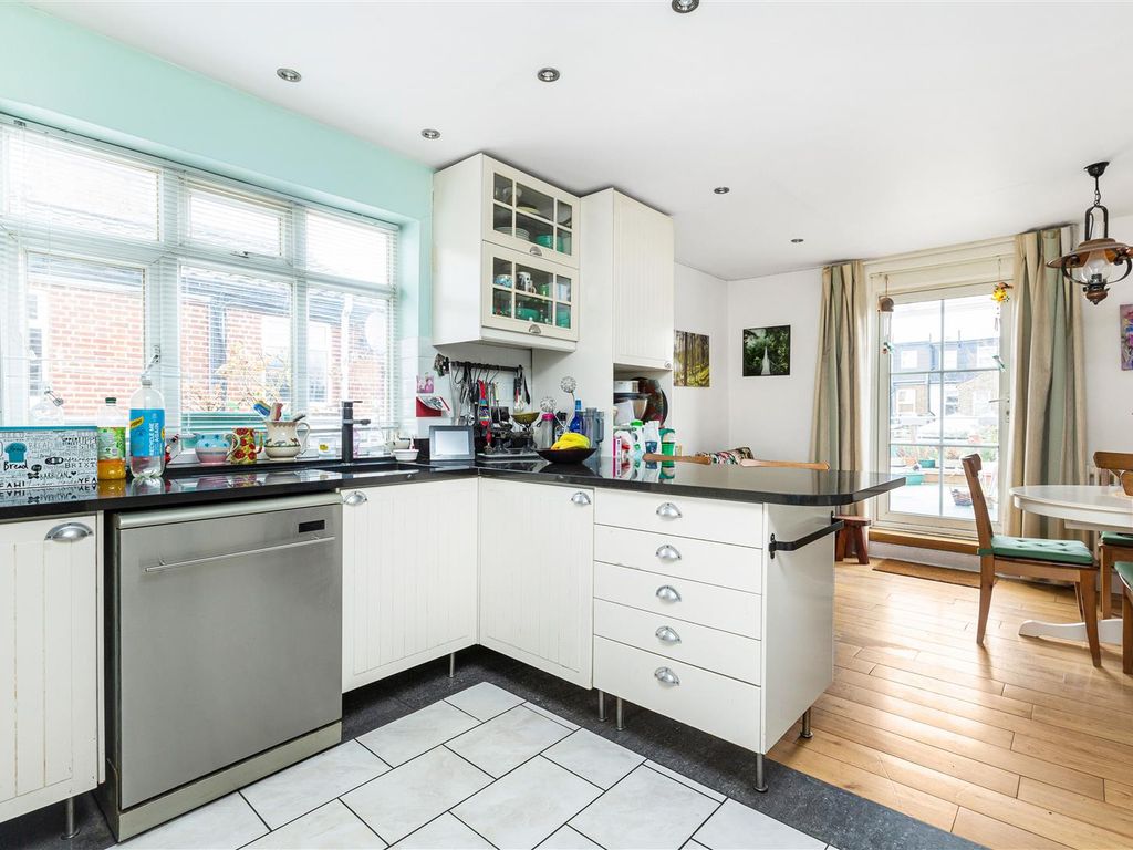 4 bed maisonette for sale in Durham Road, London SW20 - Zoopla