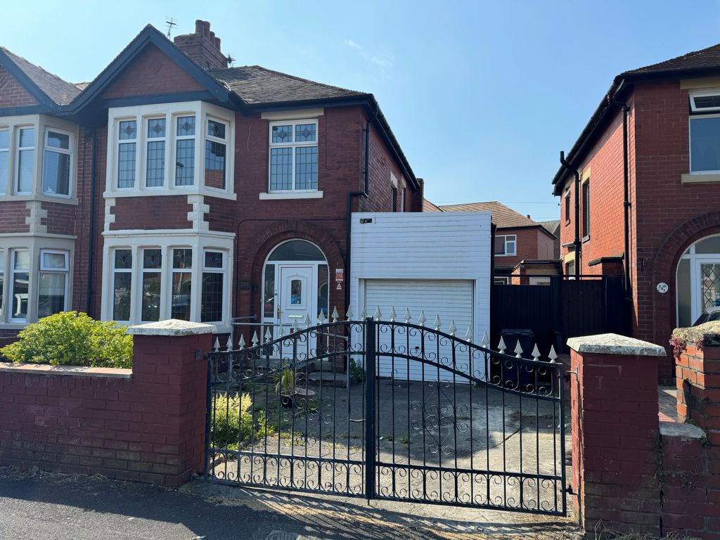 3 Bed Semi Detached House For Sale In Warbreck Hill Road Blackpool Fy2