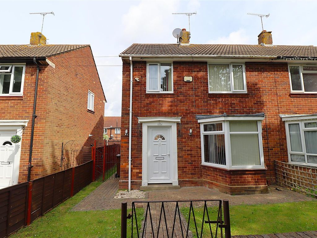 2 Bed Semi Detached House For Sale In St Edmunds Way Rainham