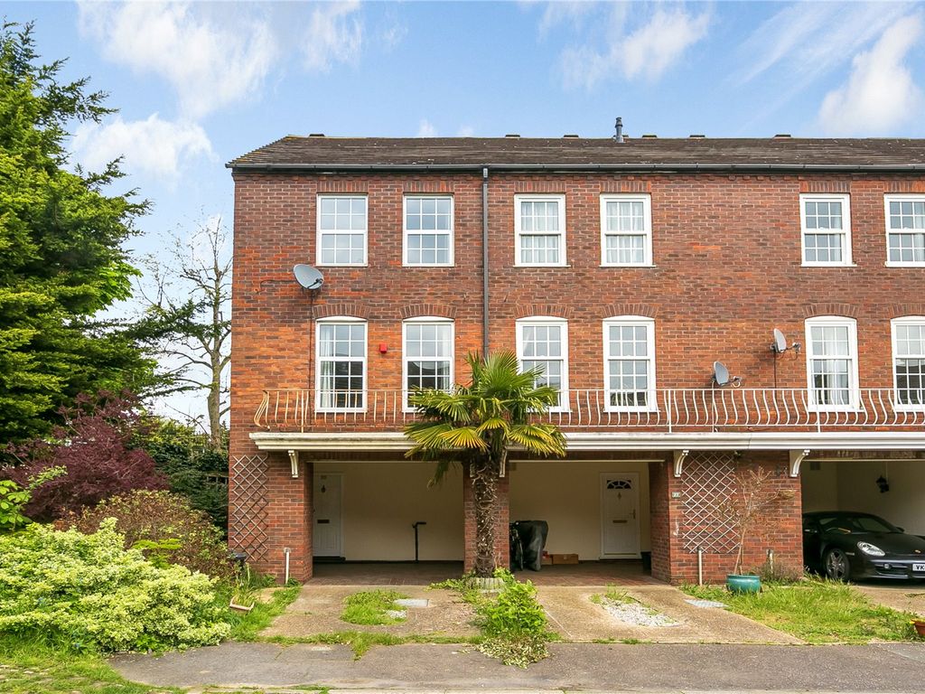 3 bed end terrace house for sale in Park Crescent, Twickenham, Middx TW2 - Zoopla