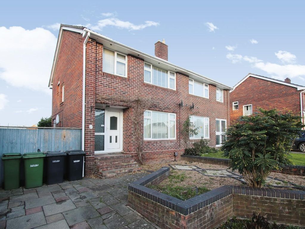 3 Bed Semi Detached House For Sale In Selhurst Way Fair Oak Eastleigh