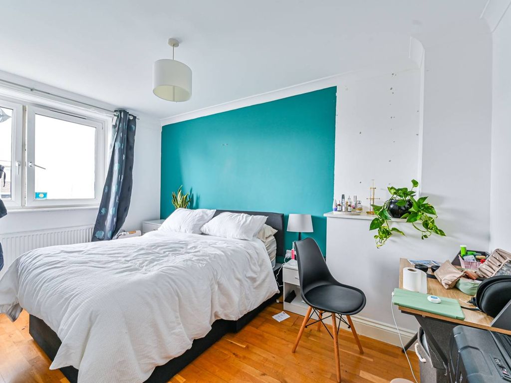 5 bed flat for sale in Barringer Square, Tooting Bec, London SW17 - Zoopla