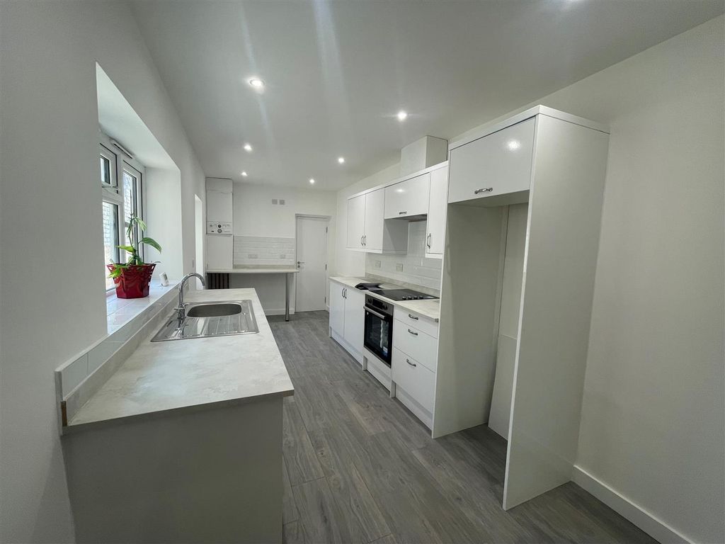 2 bed maisonette to rent in William Street, Grays RM17 - Zoopla