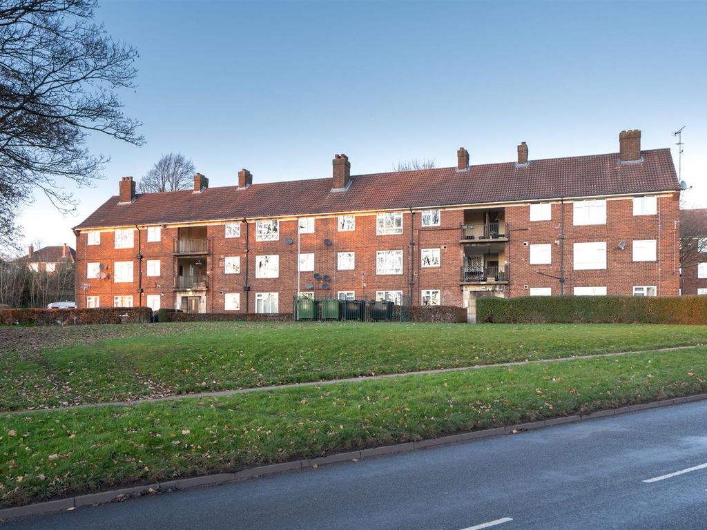 2 bed flat to rent in Tinshill Lane, Cookridge, Leeds LS16, £850 pcm ...