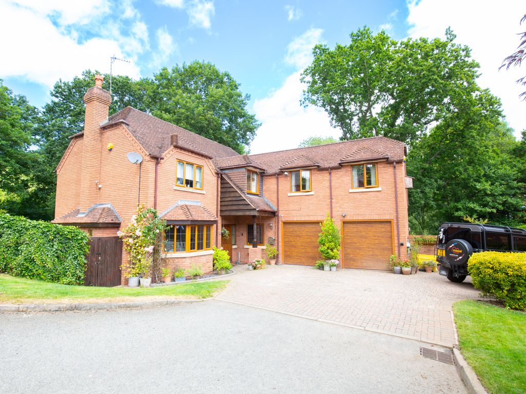 6 bed detached house for sale in Rowan Way, Hartshill, Nuneaton CV10, £ ...