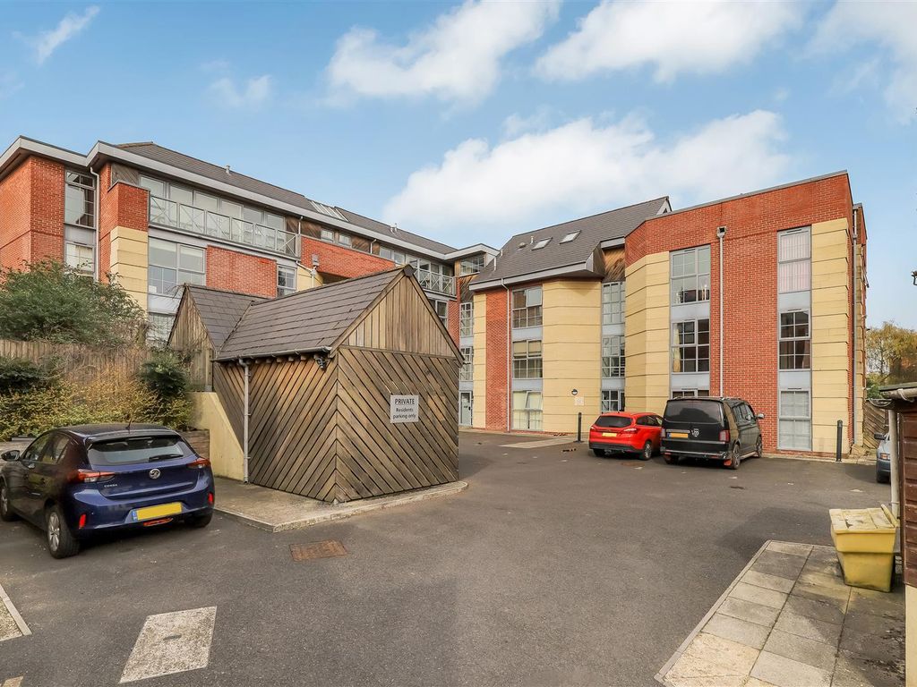 2 bed flat to rent in Fisherton Street, Salisbury SP2 - Zoopla