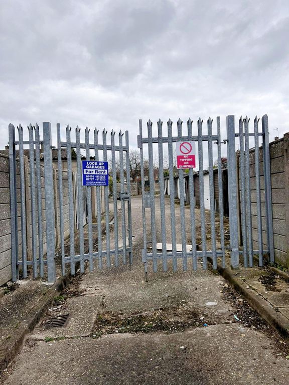 Parking/garage for sale in Tithe Farm Road, Dunstable LU5 - Zoopla