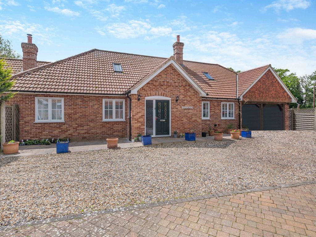4 bed detached house for sale in Watton Road, Ashill, Thetford IP25, £ ...