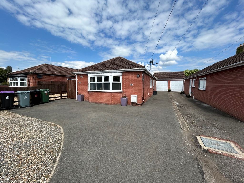 3 Bed Detached Bungalow For Sale In Crown Lane Thurlby Bourne Pe10 £