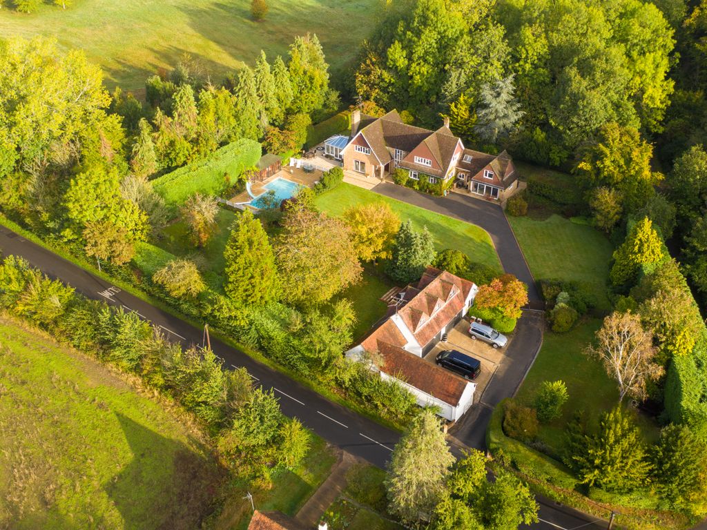 5 bed detached house for sale in Blakes Lane, Hare Hatch, Reading ...