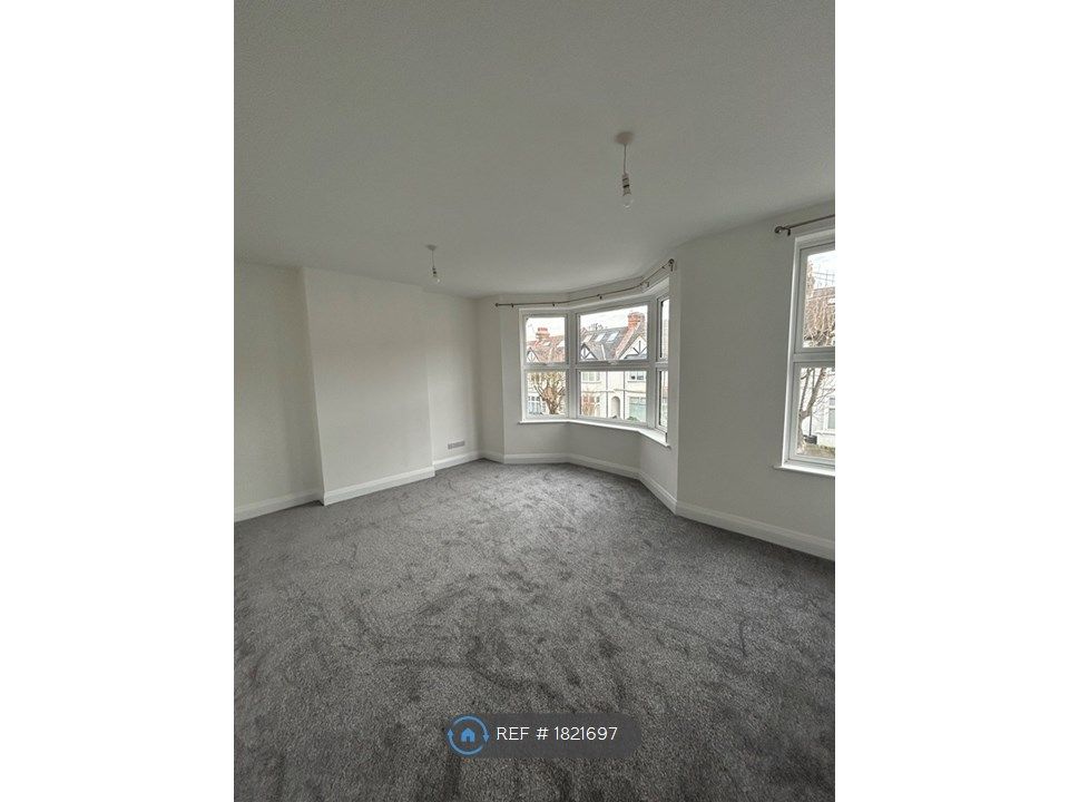 2 bed flat to rent in First Floor, Croydon CR0, £1,495 pcm - Zoopla