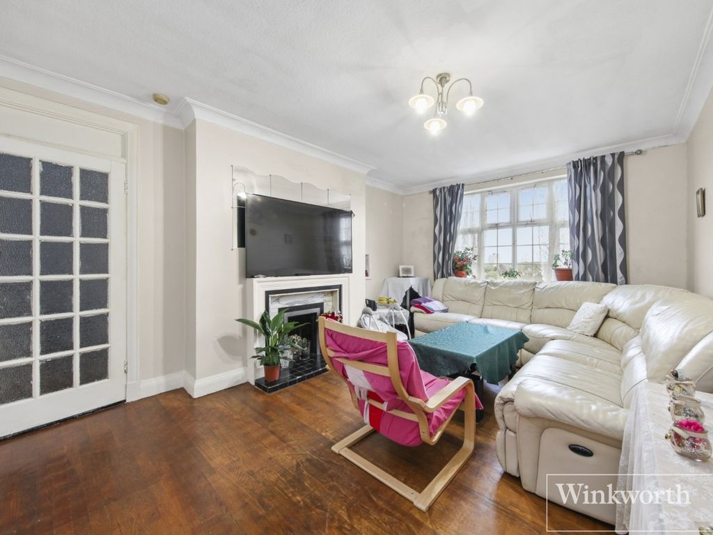 2 bed flat for sale in Quadrant Close, The Burroughs, London NW4 - Zoopla