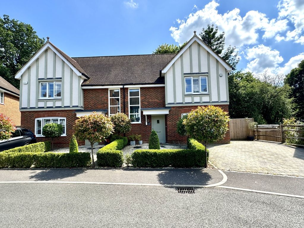 3 bed semi-detached house for sale in Old Potbridge Road RG27, £695,000 ...