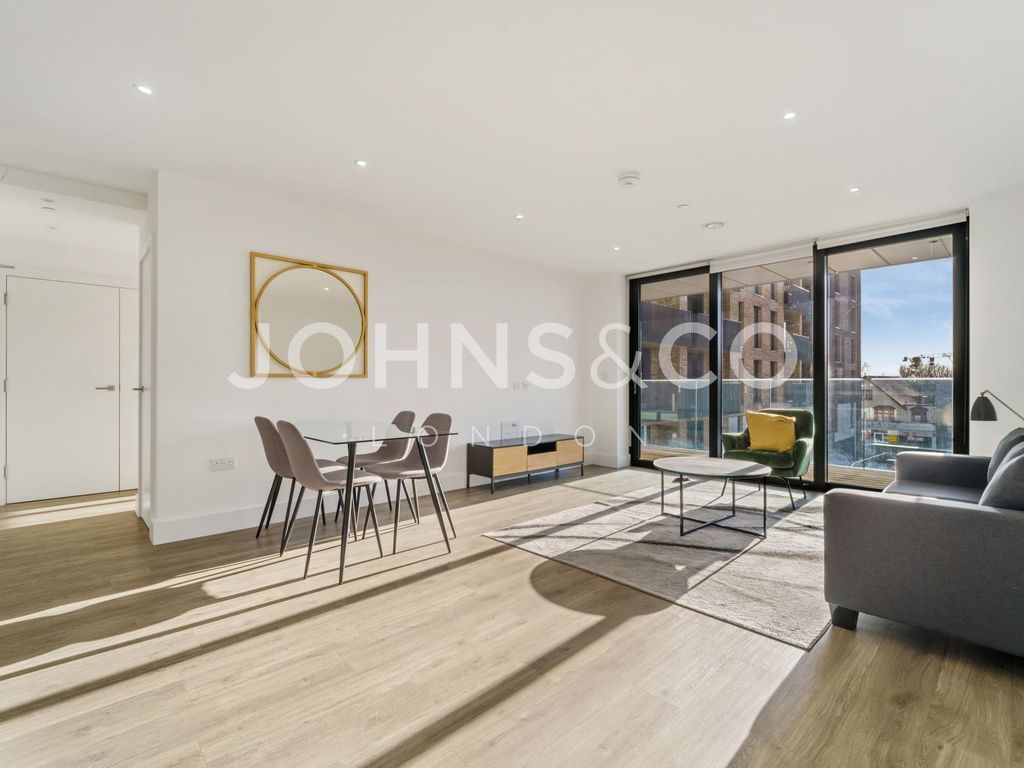 2 bed flat to rent in Sandown House, London Square, Staines Upon Thames ...