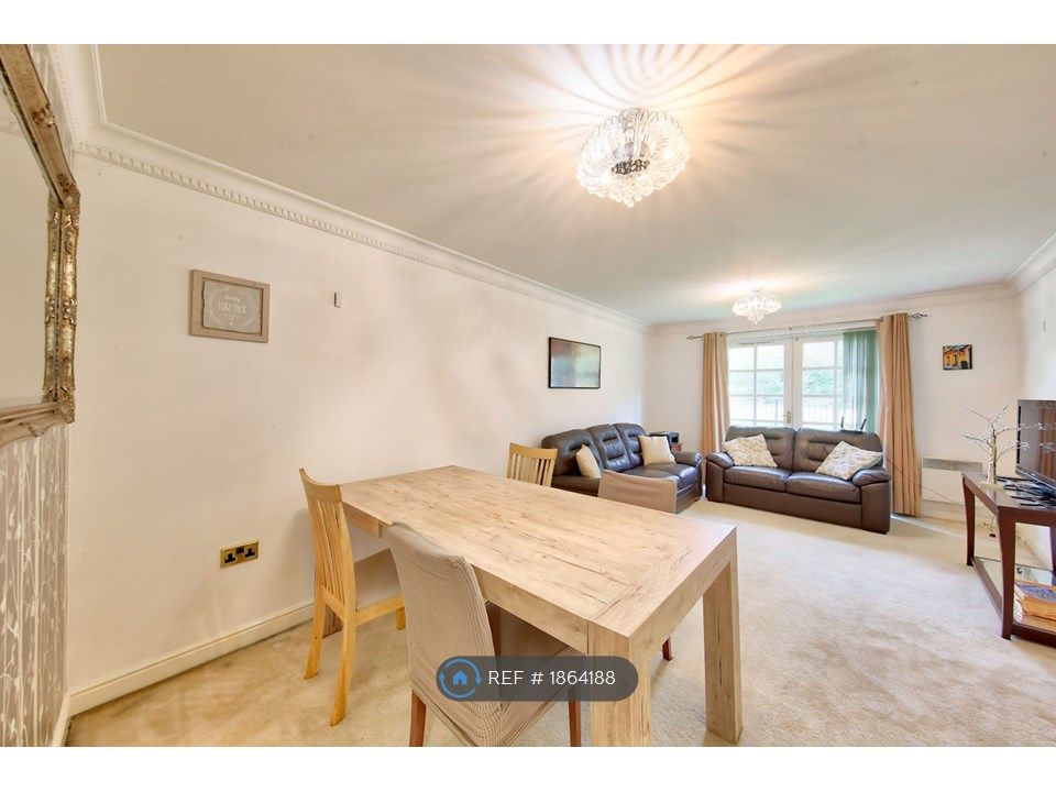 2 bed flat to rent in Macmillan Way, London SW17, £2,400 pcm - Zoopla