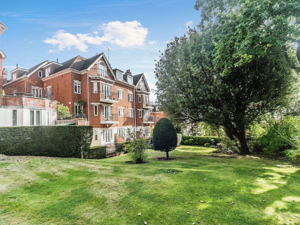 2 bed flat for sale in Wimbledon Hill Road, London SW19, £850,000 - Zoopla