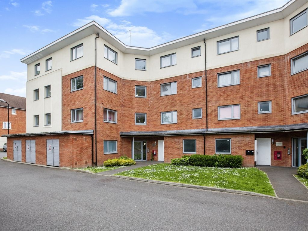 2 bed flat for sale in Denton Way, Slough SL3 - Zoopla