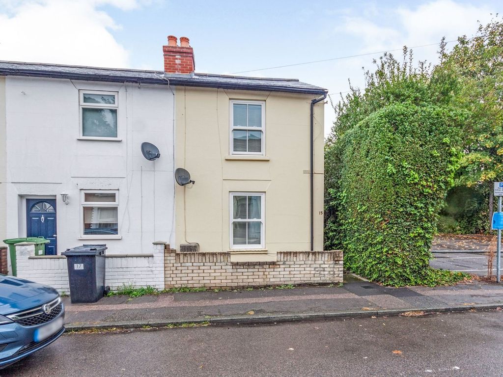 2 bed end terrace house for sale in Adelphi Road, Epsom KT17 - Zoopla