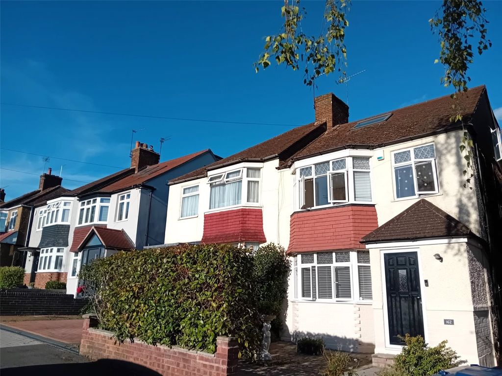 5 bed semi-detached house to rent in Sherrards Way, Barnet EN5, £750 ...