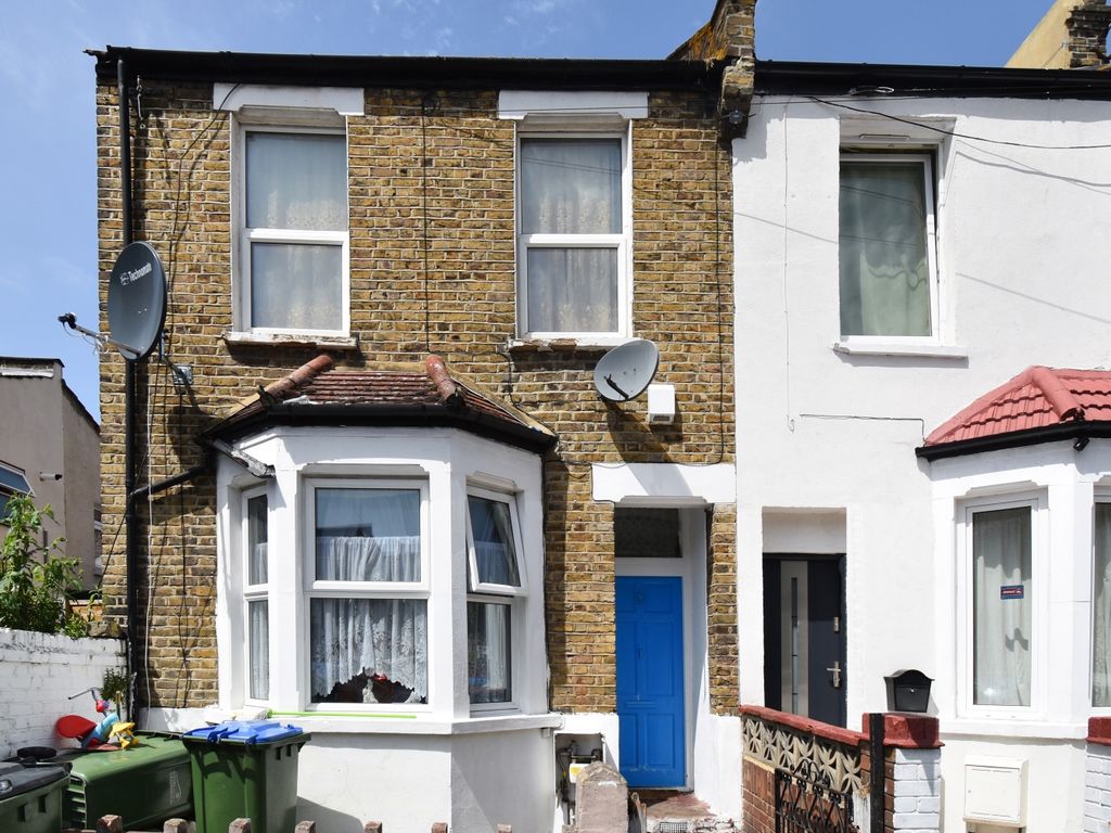 3 Bed End Terrace House For Sale In Balgowan Street London Se18 £