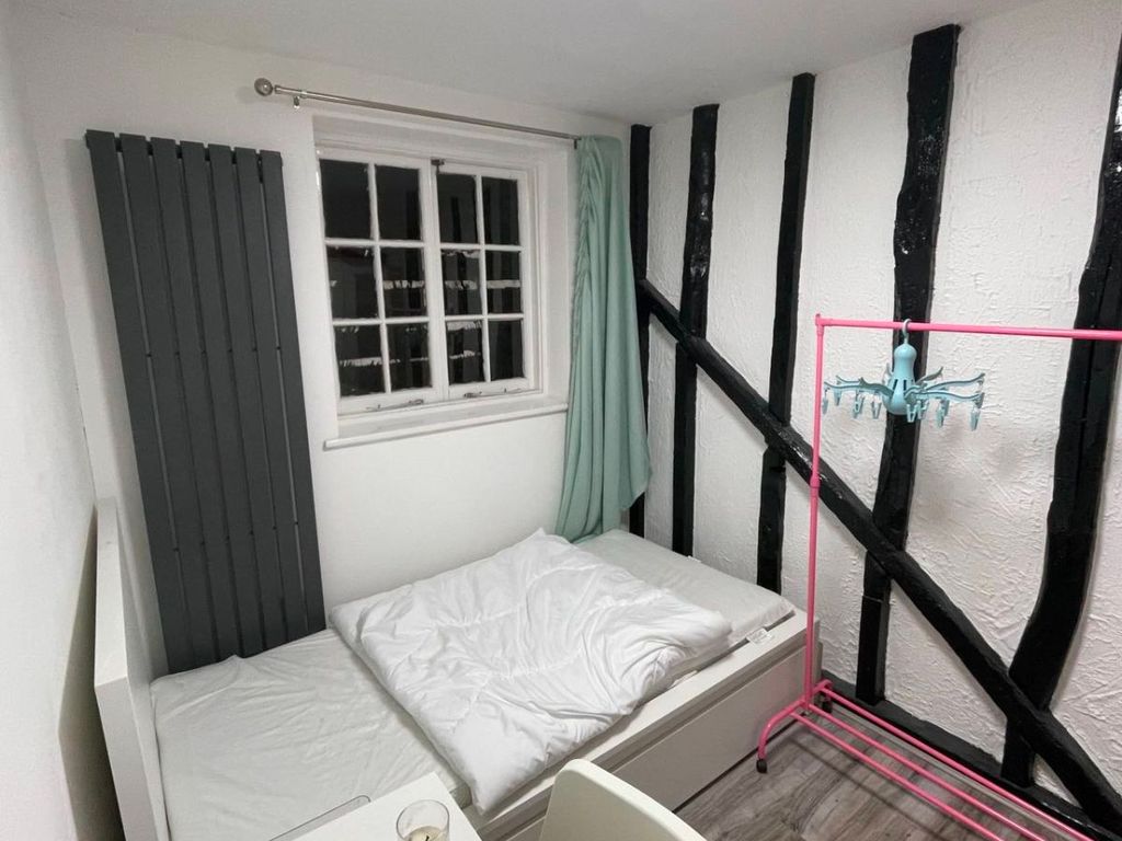 Room to rent in The Burroughs, London NW4, £950 pcm - Zoopla