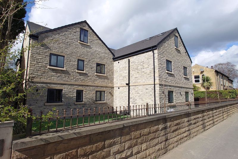 1 bed flat to rent in Lime Pit Lane, Wakefield WF3, £725 pcm - Zoopla