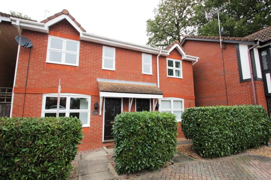 2 Bed Semi Detached House To Rent In Knaphill Woking Surrey Gu21 £