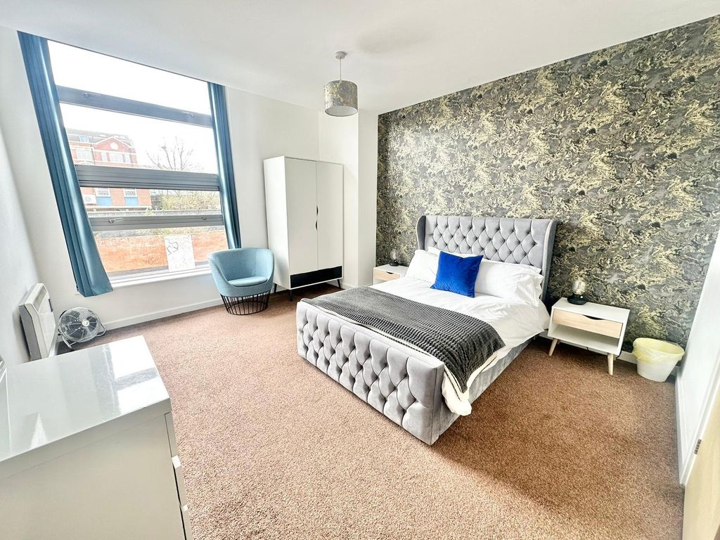 Room to rent in Branston Street, Birmingham B18, £725 pcm - Zoopla