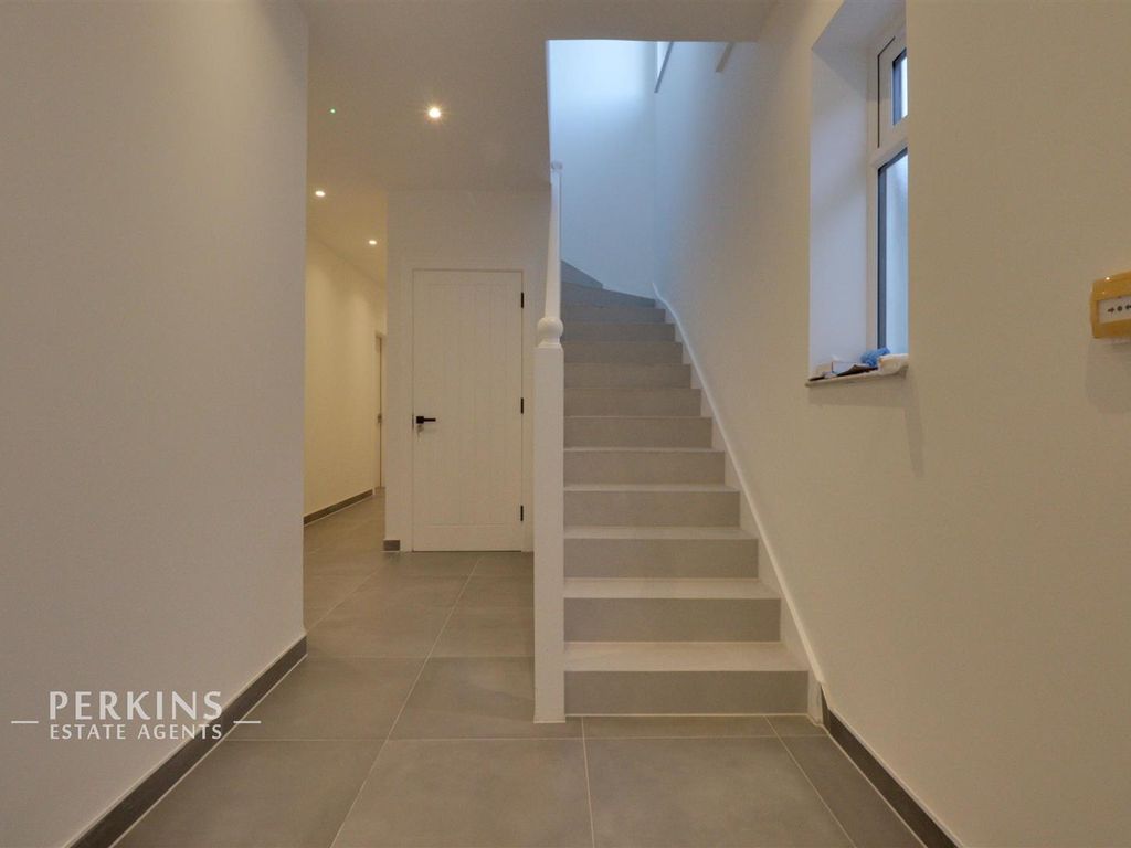 Room to rent in Marnham Crescent, Greenford UB6, £950 pcm - Zoopla