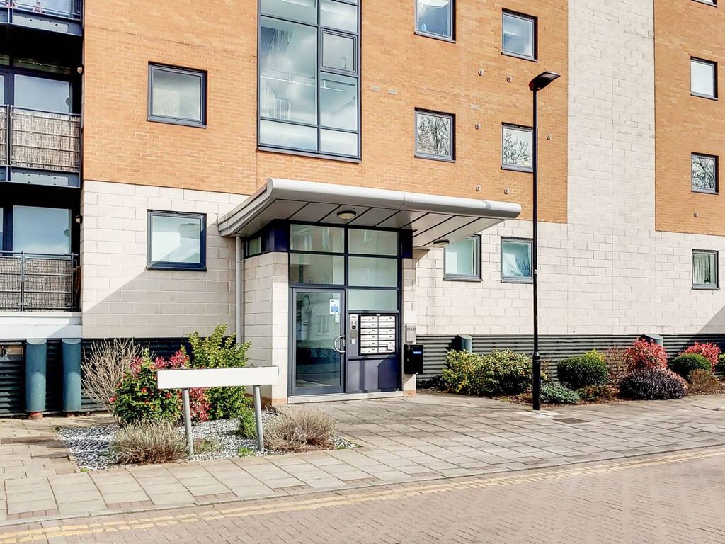 1 bed flat to rent in Fishguard Way, Gallions Reach, London E16 - Zoopla