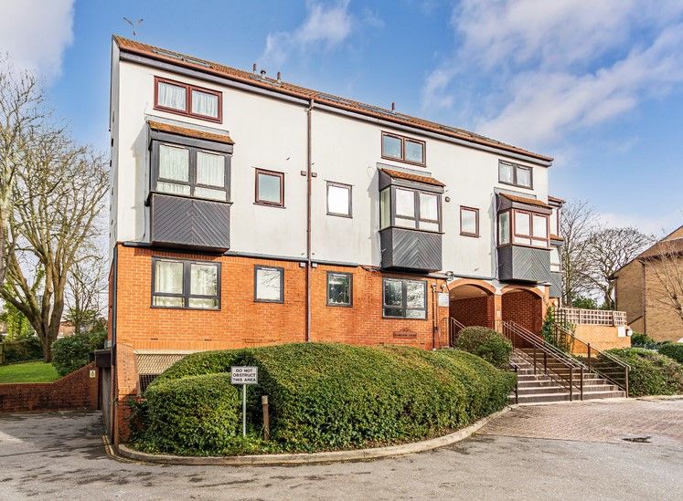 1 bed flat for sale in 28 Hamilton Court, 15 Wellington Road ...