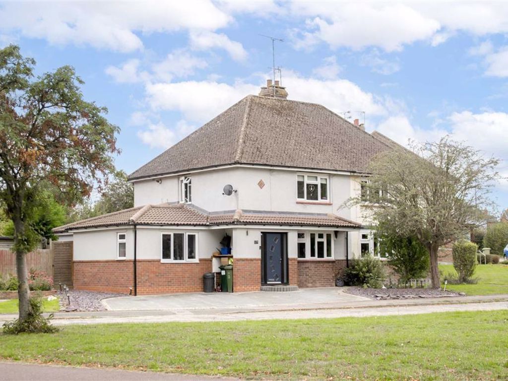 3 Bed Semi Detached House For Sale In Larch Grove Bletchley Milton