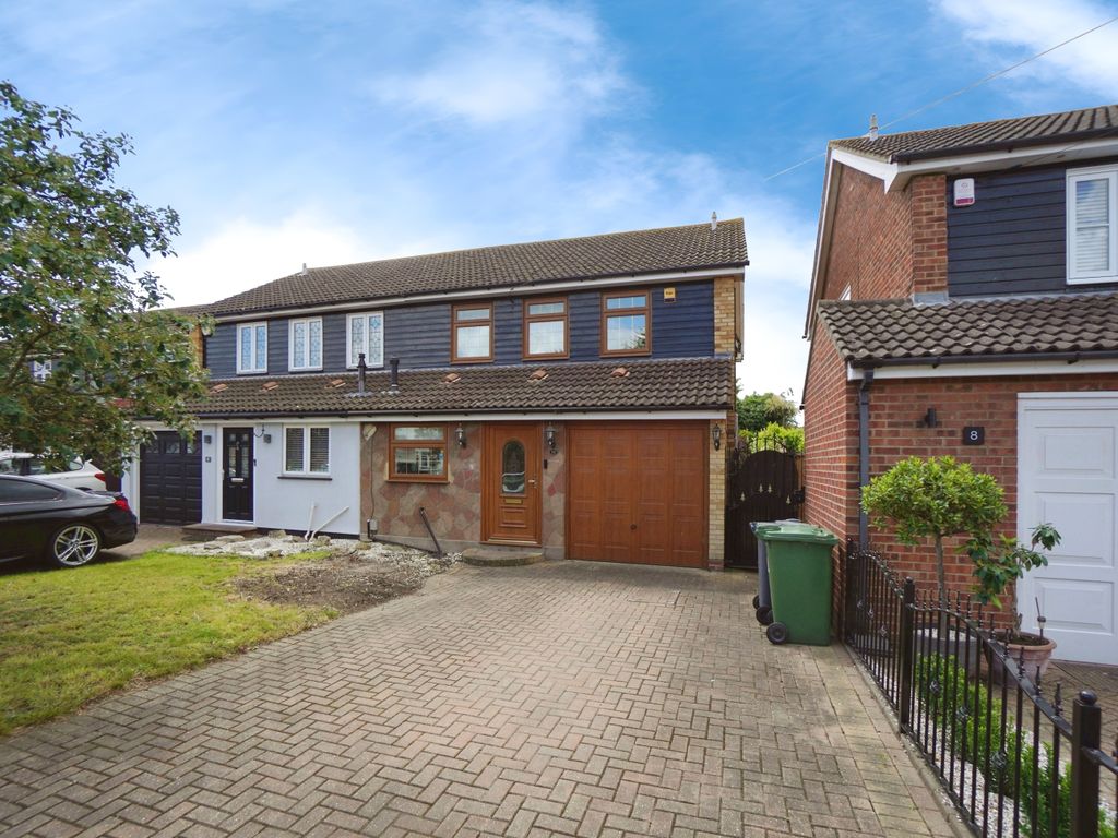 4 bed semi-detached house for sale in Maytree Close, Rainham RM13, £ ...