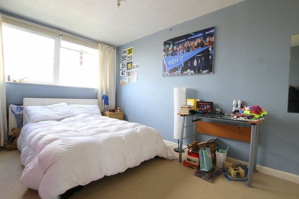 Room to rent in Breasley Close, London SW15, £895 pcm - Zoopla