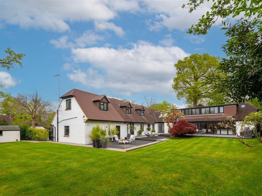 4 bed detached house for sale in Mount Close, Crawley RH10, £1,300,000 ...