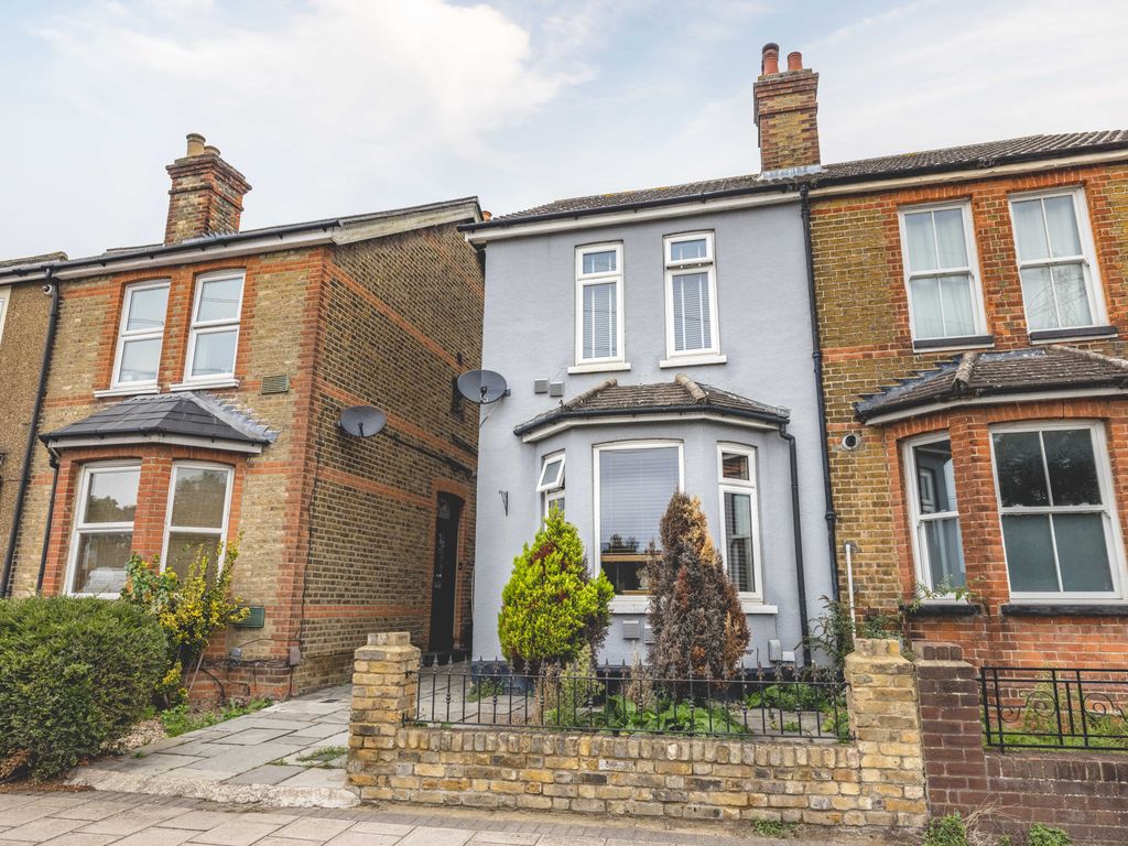 1 bed property to rent in London Road, Staines TW18, £2,550 pcm - Zoopla