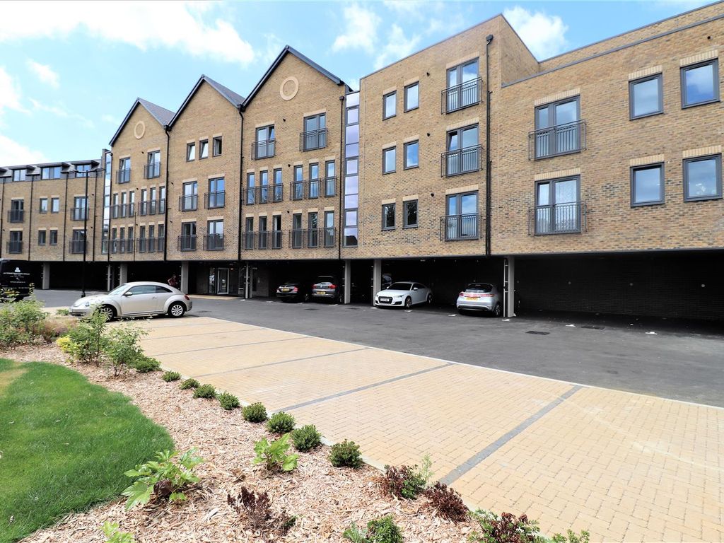 Studio to rent in Waterloo Road, Cowley, Uxbridge UB8 - Zoopla