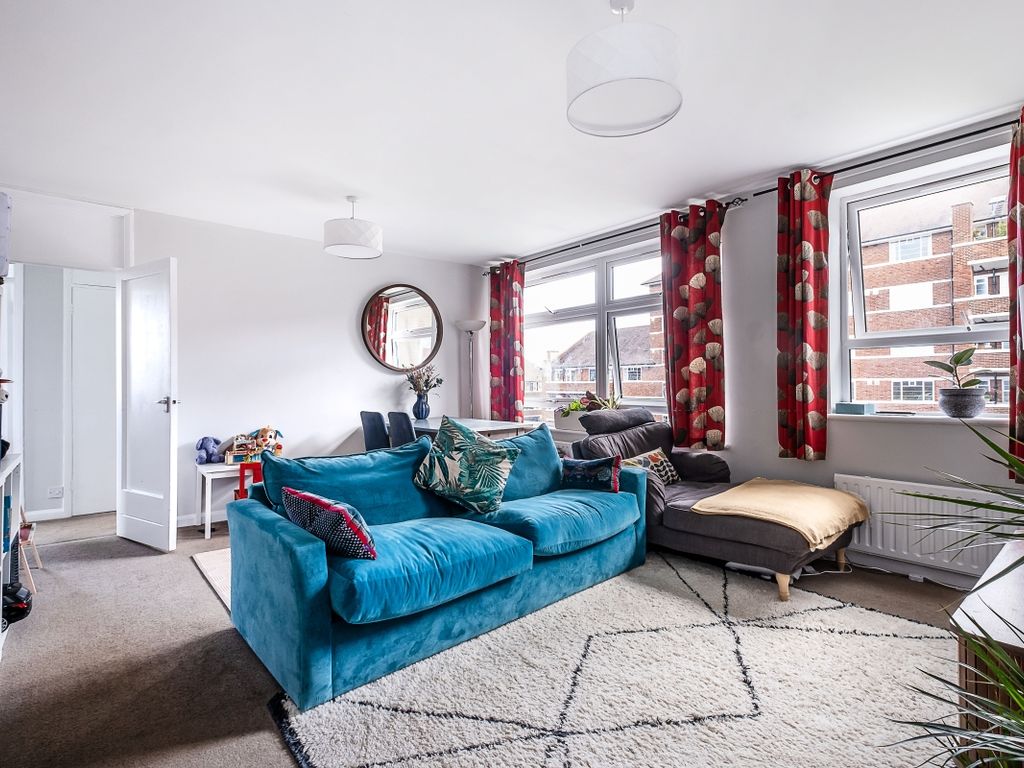 2 bed flat to rent in Derby Road, London SW14, £2,000 pcm - Zoopla