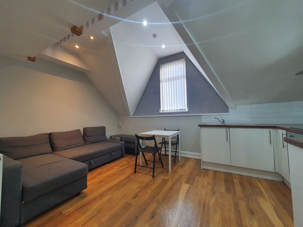 1 bed flat to rent in Ferry Road, Cardiff Bay CF11, £150 pcm - Zoopla