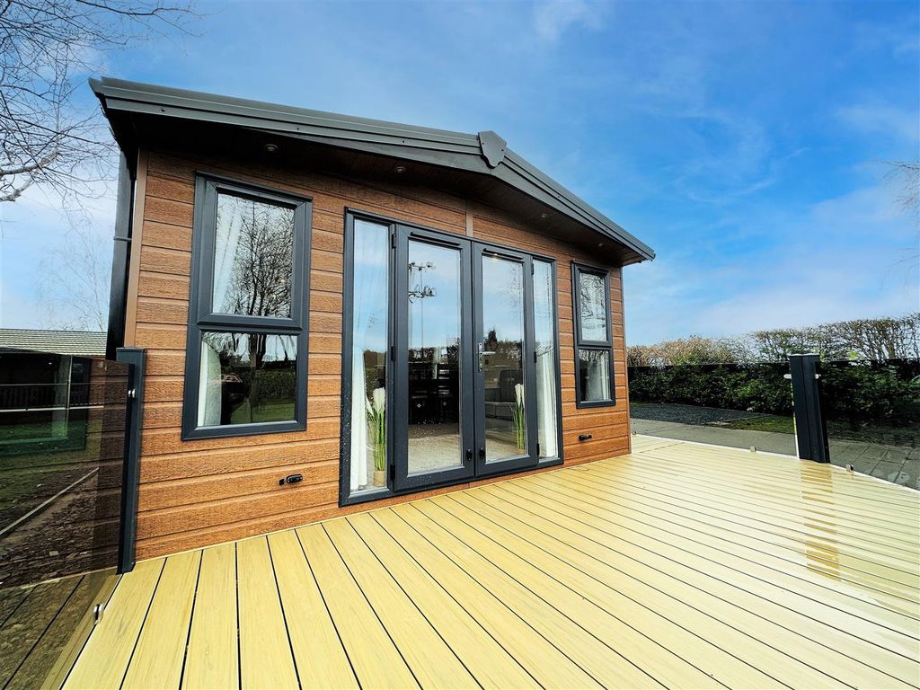 New home, 2 bed mobile/park home for sale in Cliffe Country Lodges ...