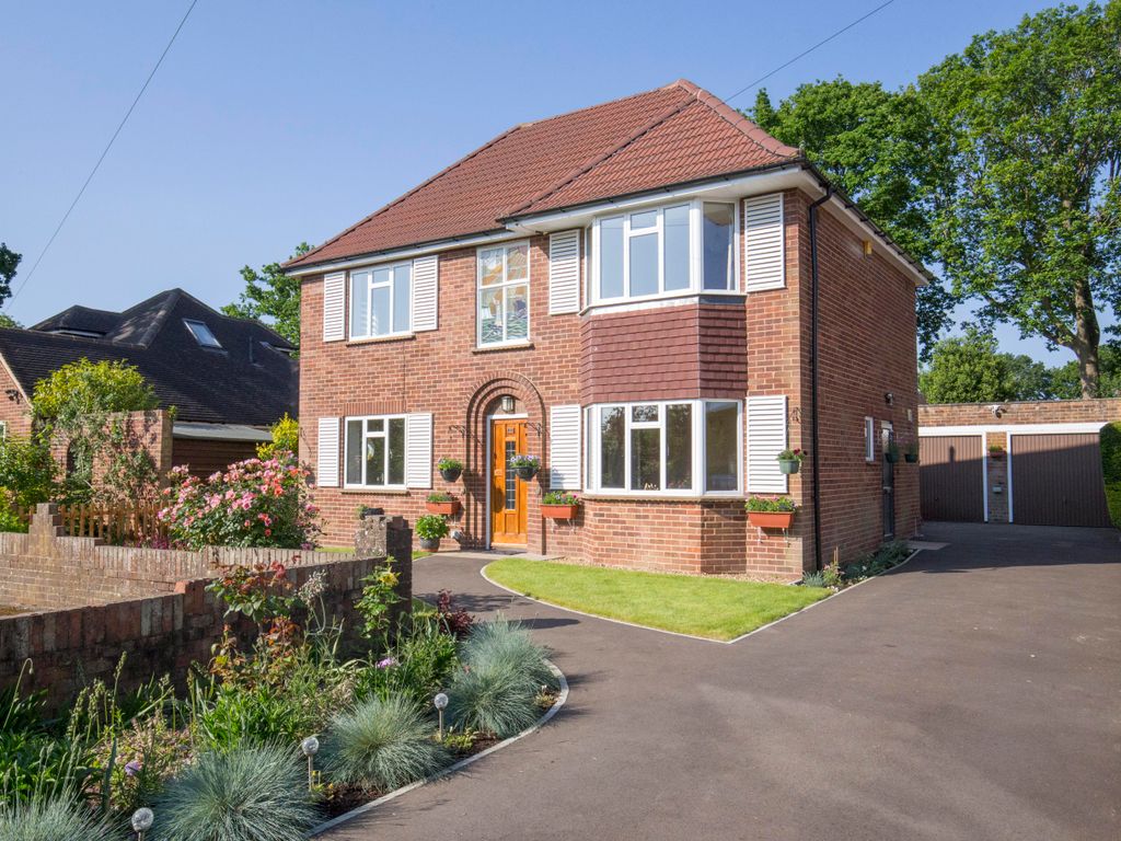 4 bed detached house for sale in Little Orchard, Addlestone, Surrey ...