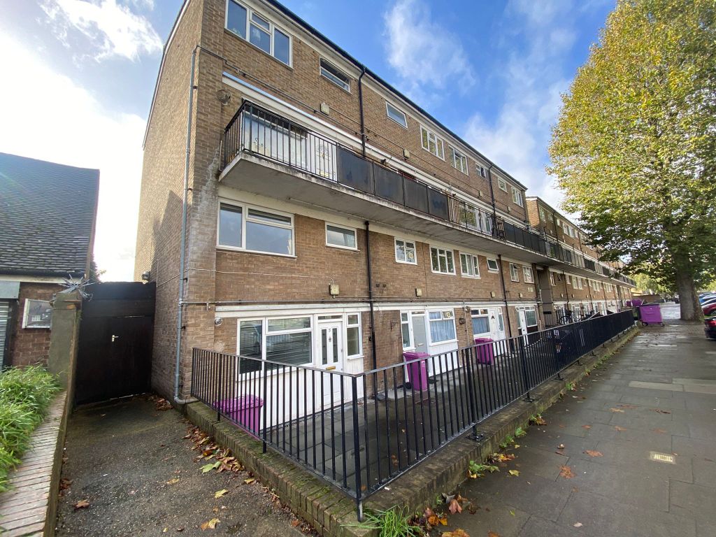 3 bed maisonette to rent in Glengall Grove, London E14, £1,950 pcm - Zoopla