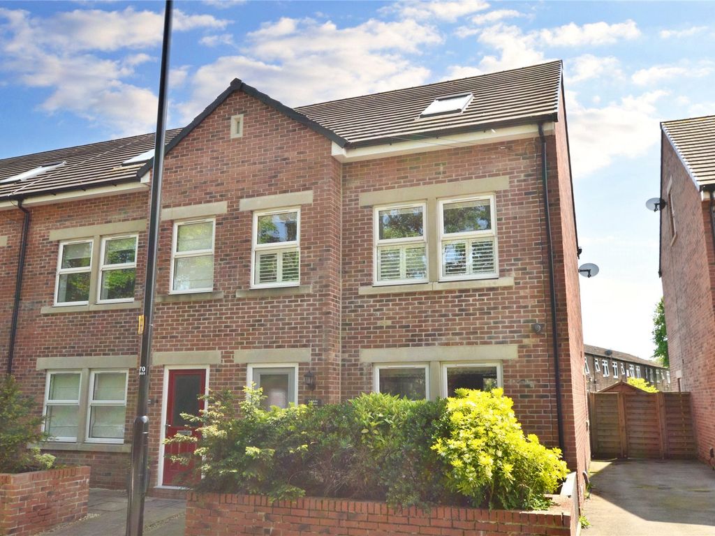 4 bed end terrace house for sale in Globe Terrace, Broad Lane, Leeds ...