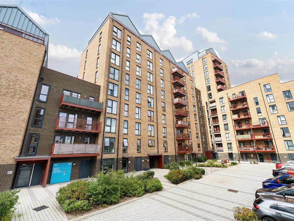 1 bed flat for sale in Greenwich High Road, London SE10, £100,000 - Zoopla