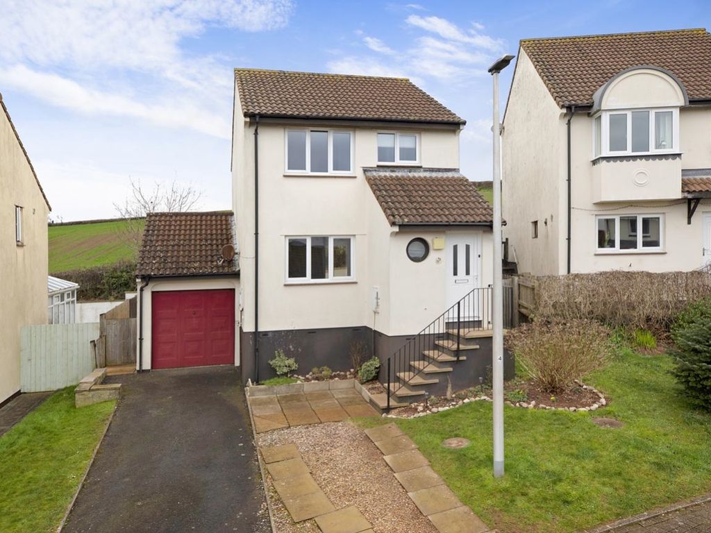 3 bed terraced house to rent in Hillside Close, Teignmouth TQ14, £1,200 ...